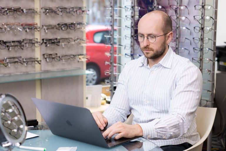 Who Makes the Best Progressive Lenses? The Big Comparison